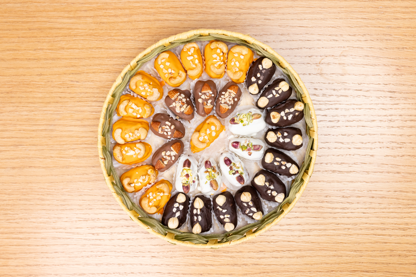 Luxury Stuffed & Chocolate Dates Trays - kingdom Dates UAE - The unique ...
